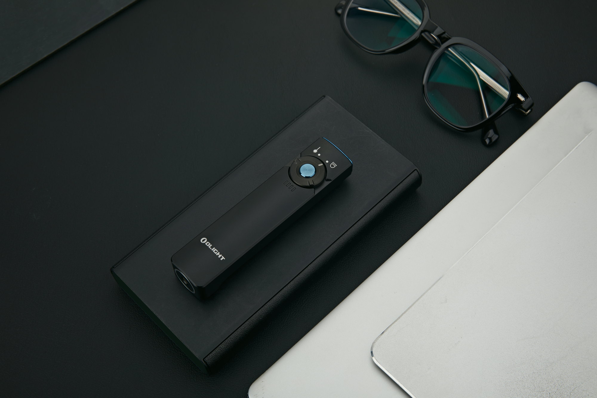 LED svítilna Olight Arkfeld 1000 lm - black | Olight