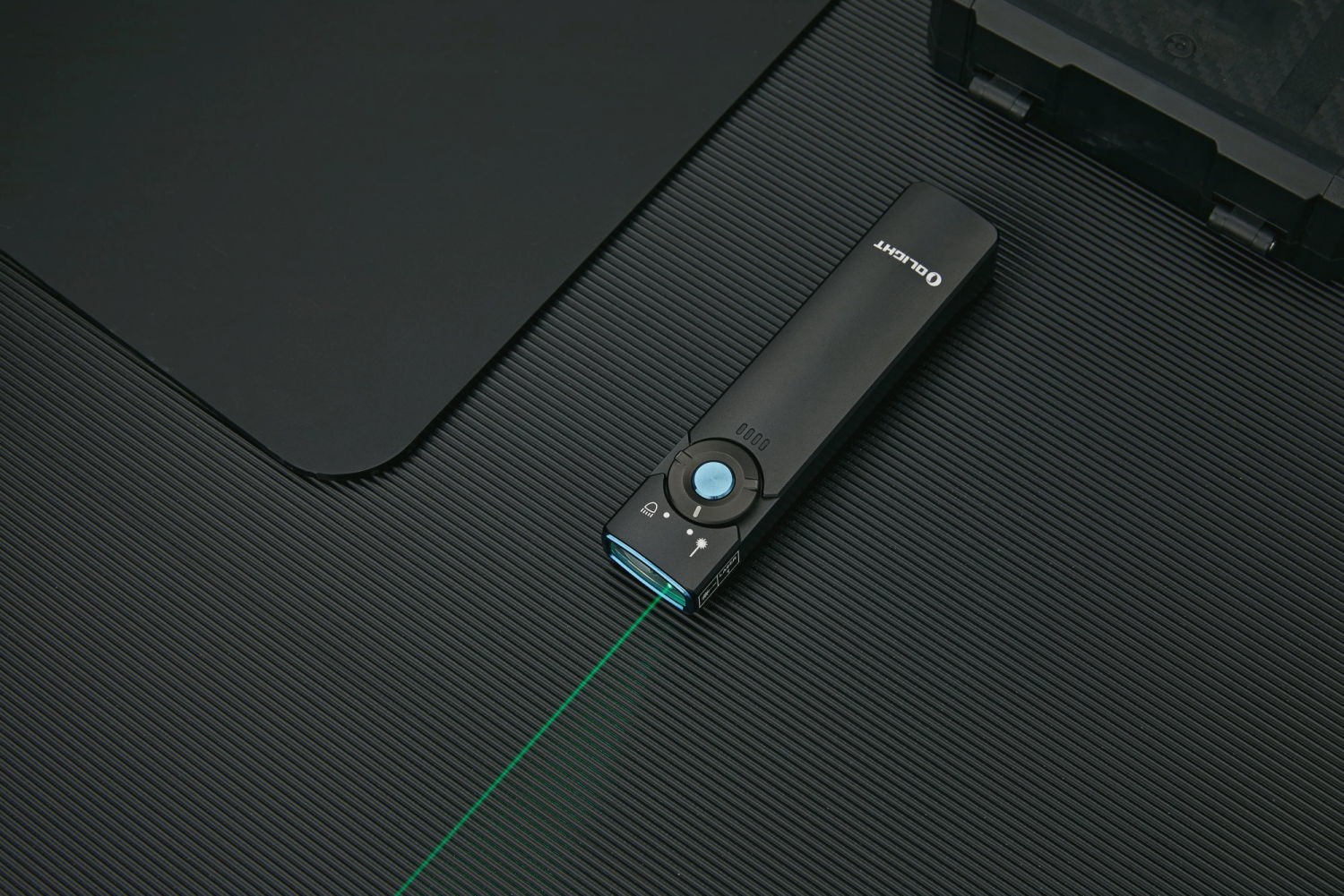 LED svítilna Olight Arkfeld 1000 lm - black | Olight